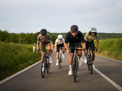 uvex surge aero Mips Velohelm in schwarz kaufen | ochsnersport.ch